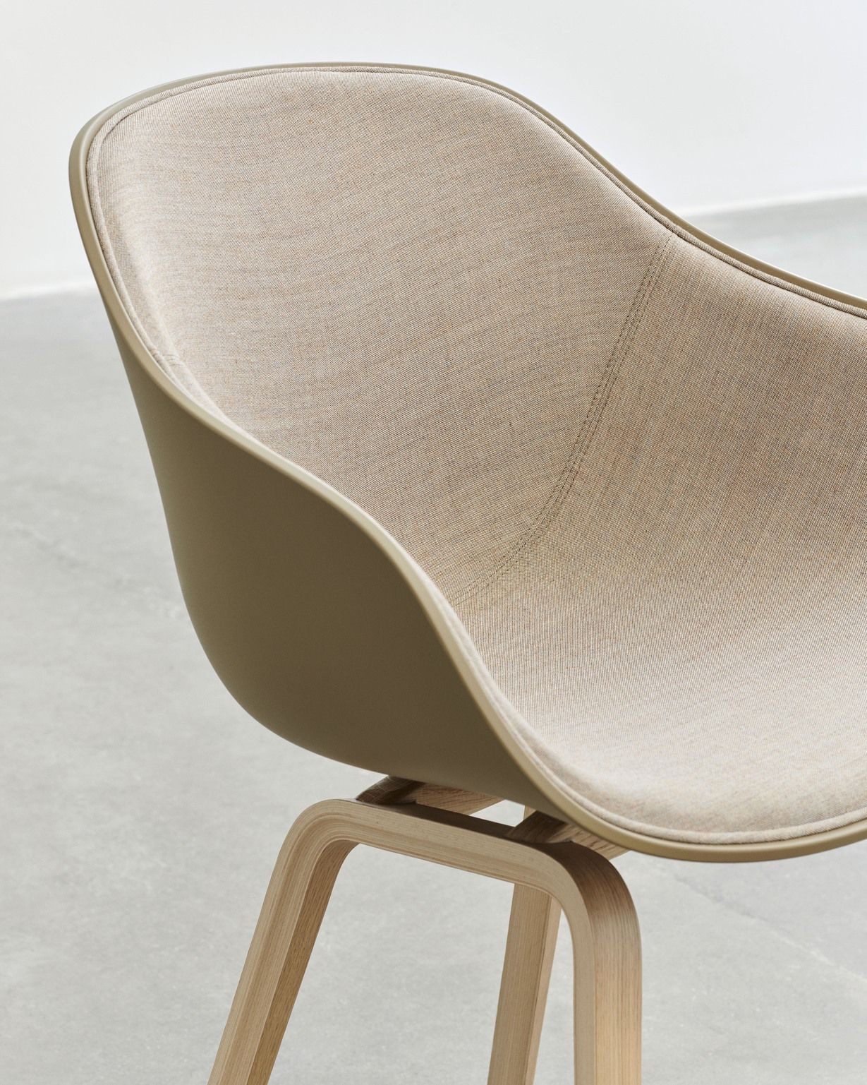 AAC 222 Stoel Voorkant gestoffeerd | HAY.nl